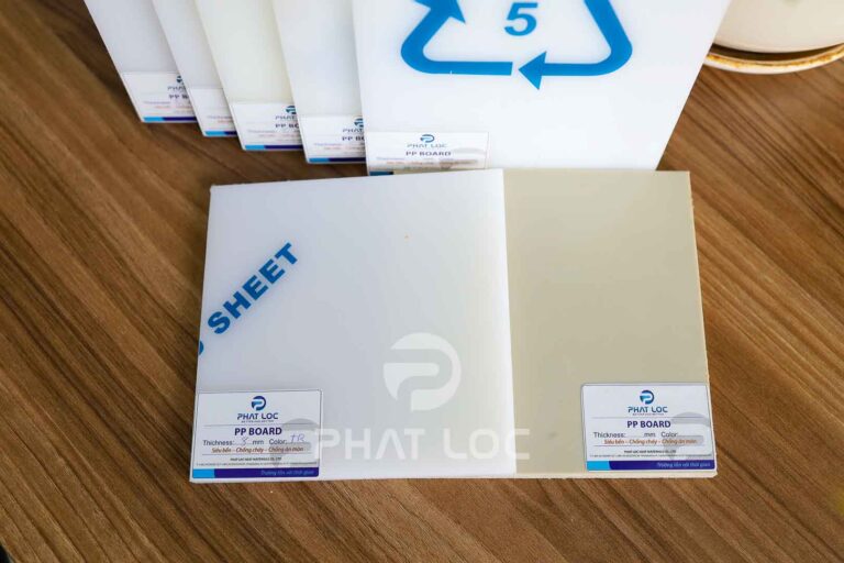 Tấm Nhựa PP Là Gì? Cấu Tạo, Công Năng & Bảng Giá Kỹ Thuật Năm 2025